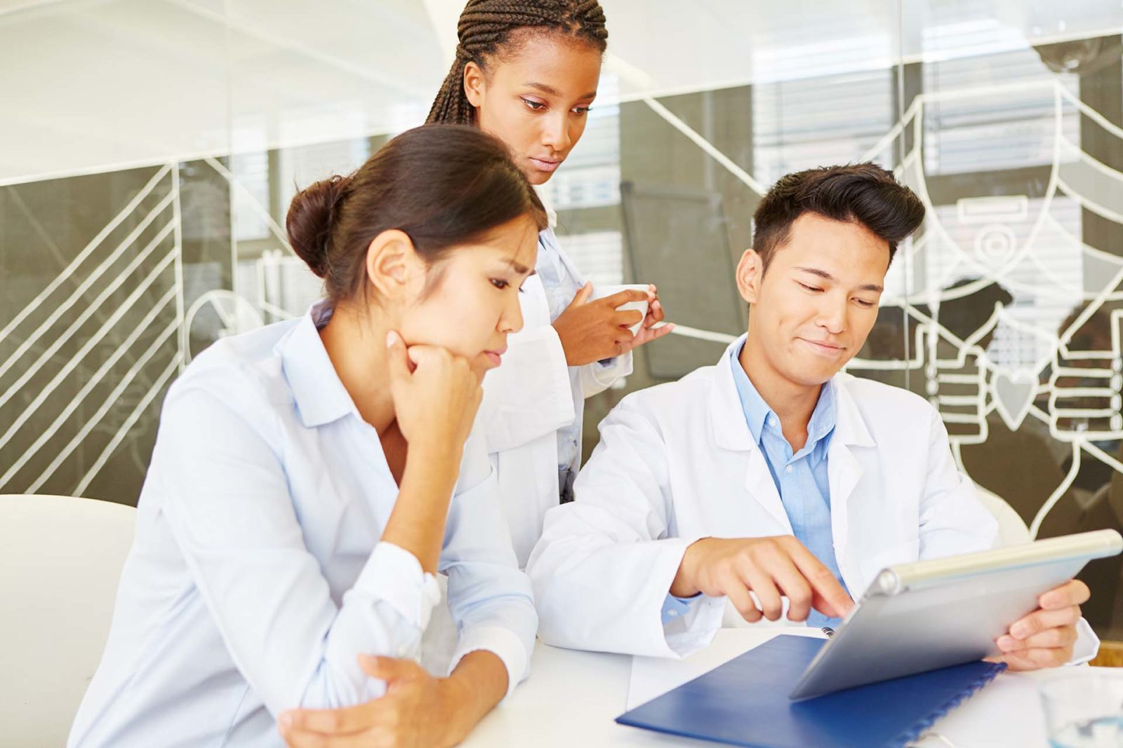 The College - College of Registered Nurses of Manitoba | College of ...